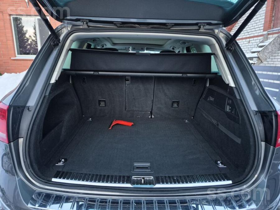 Grey Volkswagen Touareg 2015 in Jelgava, with an engine capacity of 3.00 L and mileage of 215 thousand km for 15490 €, photo 26 on AUTOMOTO.COM.LV