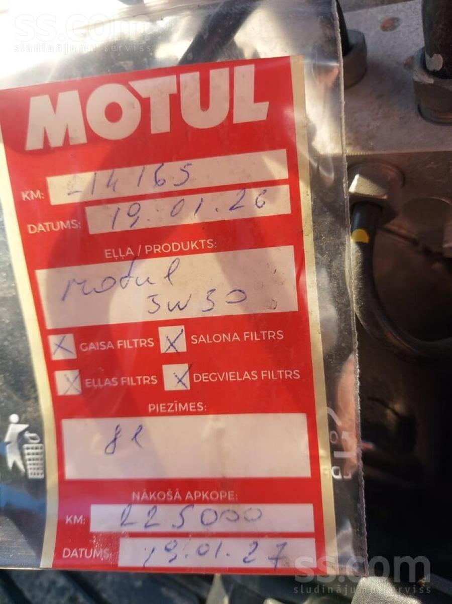 Grey Volkswagen Touareg 2015 in Jelgava, with an engine capacity of 3.00 L and mileage of 215 thousand km for 15490 €, photo 29 on AUTOMOTO.COM.LV