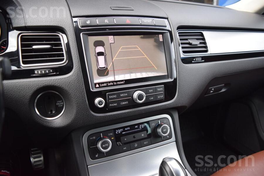 Pelēks Volkswagen Touareg 2015 Rīga, ar dzinēja tilpumu 3.00 L un nobraukumu 191 tūkst. km par 14900 €, foto 8 vietnē AUTOMOTO.COM.LV