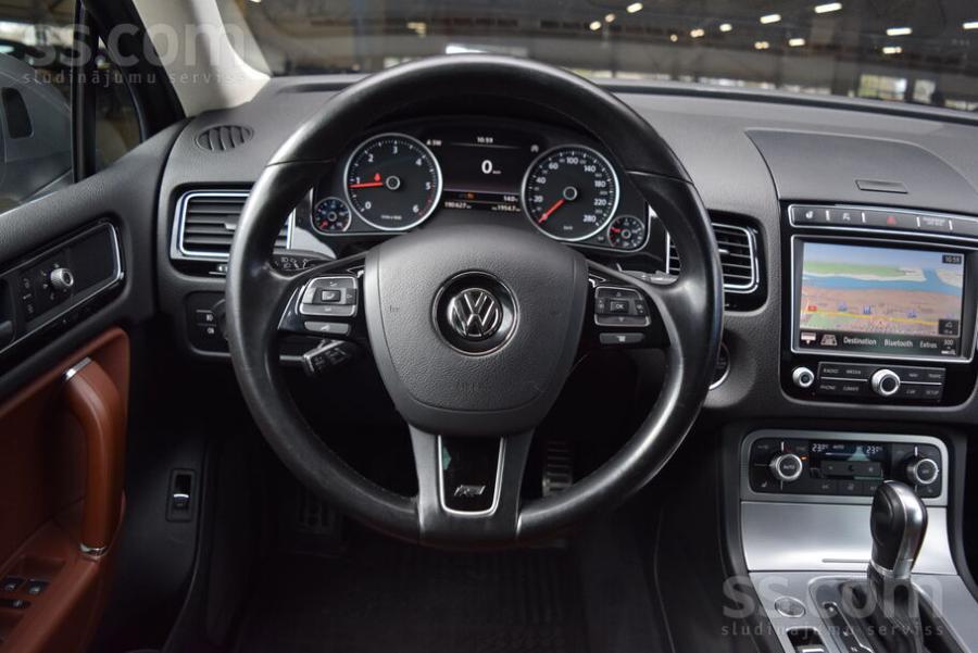 Pelēks Volkswagen Touareg 2015 Rīga, ar dzinēja tilpumu 3.00 L un nobraukumu 191 tūkst. km par 14900 €, foto 11 vietnē AUTOMOTO.COM.LV