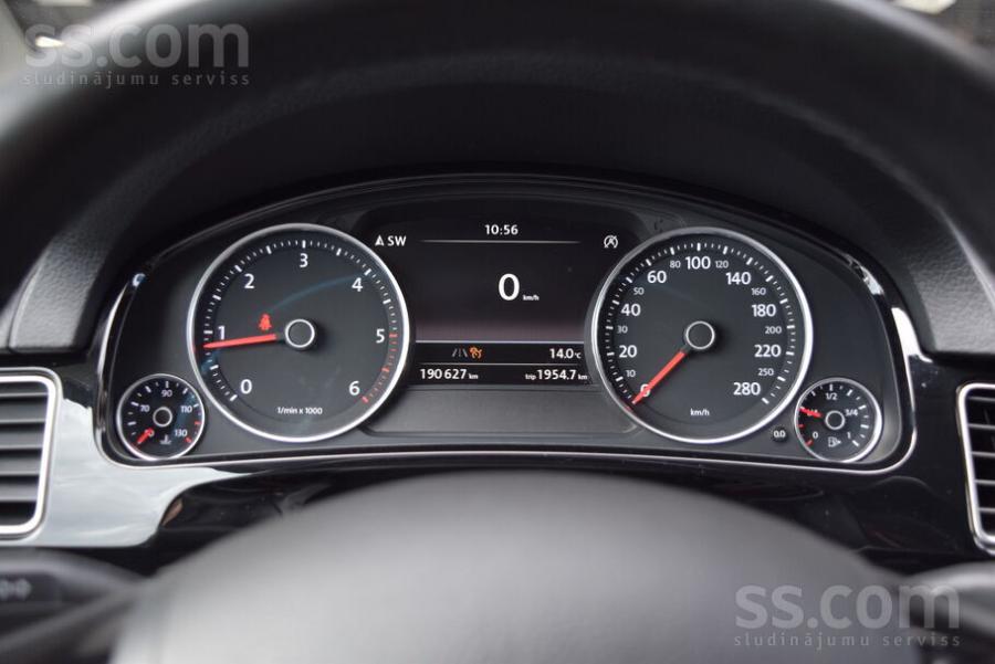 Pelēks Volkswagen Touareg 2015 Rīga, ar dzinēja tilpumu 3.00 L un nobraukumu 191 tūkst. km par 14900 €, foto 13 vietnē AUTOMOTO.COM.LV