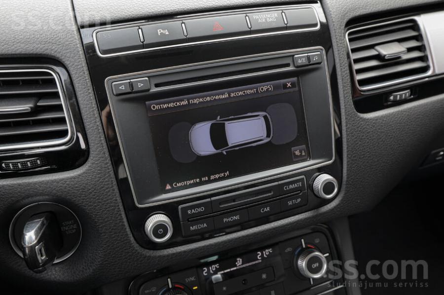 Grey Volkswagen Touareg 2015 in Jelgava, with an engine capacity of 3.00 L and mileage of 0 thousand km for 12990 €, photo 15 on AUTOMOTO.COM.LV