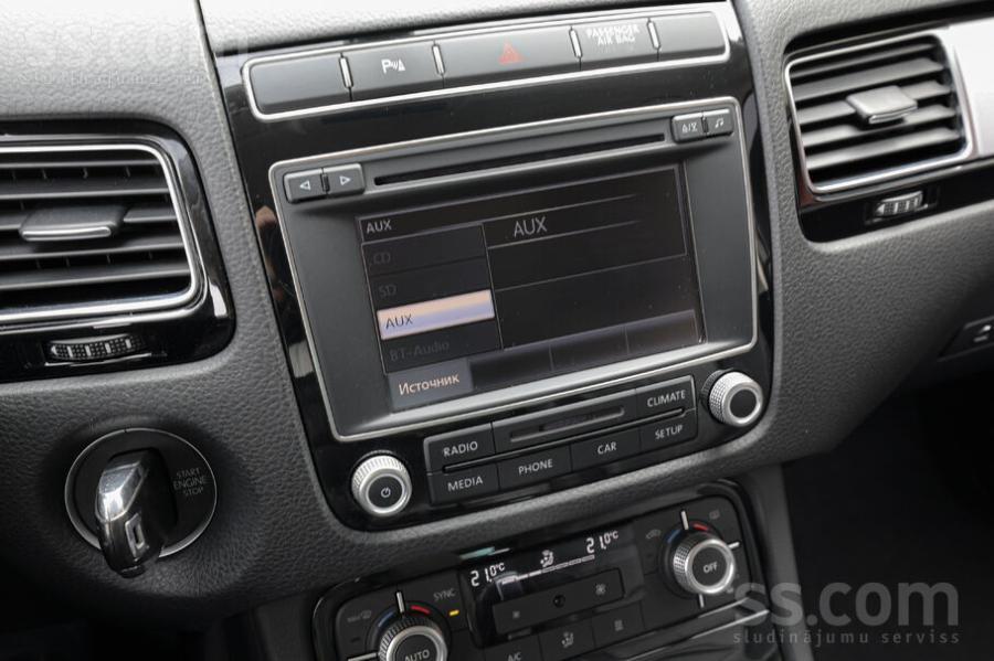 Grey Volkswagen Touareg 2015 in Jelgava, with an engine capacity of 3.00 L and mileage of 0 thousand km for 12990 €, photo 16 on AUTOMOTO.COM.LV