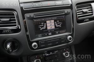 Grey Volkswagen Touareg 2015 in Jelgava, with an engine capacity of 3.00 L and mileage of 0 thousand km for 12990 €, photo 17 on AUTOMOTO.COM.LV