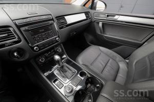 Grey Volkswagen Touareg 2015 in Jelgava, with an engine capacity of 3.00 L and mileage of 0 thousand km for 12990 €, photo 19 on AUTOMOTO.COM.LV