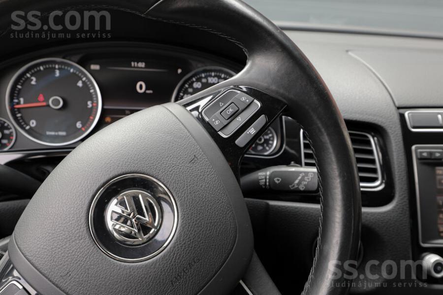 Grey Volkswagen Touareg 2015 in Jelgava, with an engine capacity of 3.00 L and mileage of 0 thousand km for 12990 €, photo 20 on AUTOMOTO.COM.LV