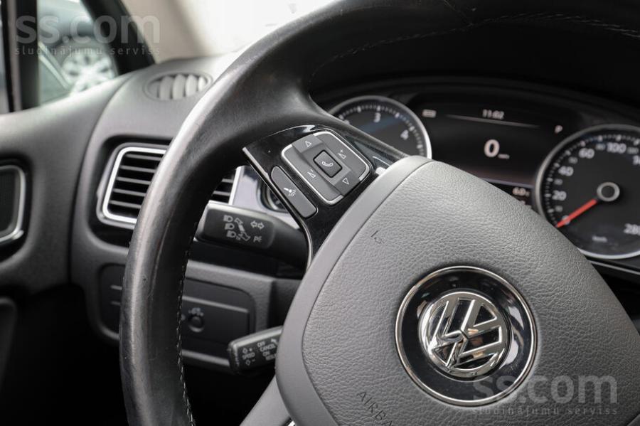 Grey Volkswagen Touareg 2015 in Jelgava, with an engine capacity of 3.00 L and mileage of 0 thousand km for 12990 €, photo 21 on AUTOMOTO.COM.LV