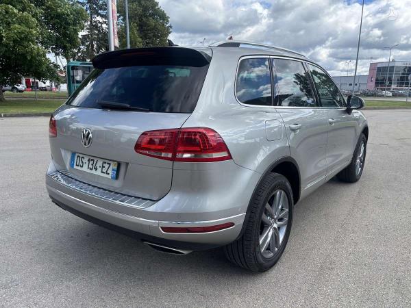 Pelēks Volkswagen Touareg 2015 Tauragė, ar dzinēja tilpumu 2.97 L un nobraukumu 260 tūkst. km par 14500 €, foto 5 vietnē AUTOMOTO.COM.LV