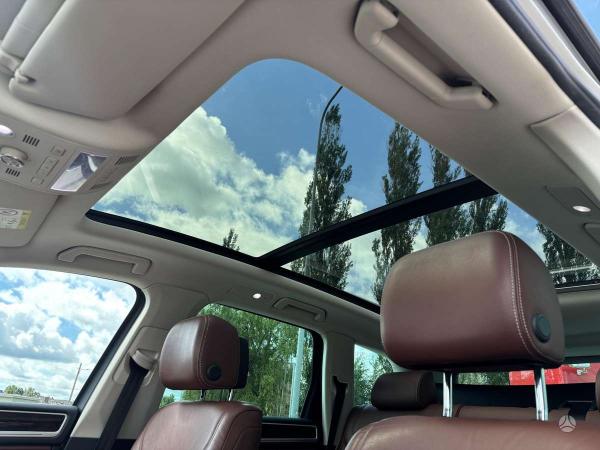 Pelēks Volkswagen Touareg 2015 Tauragė, ar dzinēja tilpumu 2.97 L un nobraukumu 260 tūkst. km par 14500 €, foto 10 vietnē AUTOMOTO.COM.LV