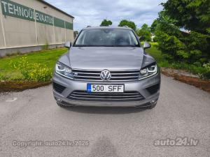 Grey Volkswagen Touareg 2015 in Tallinn, with an engine capacity of 3.00 L and mileage of 197 thousand km for 17800 €, photo 3 on AUTOMOTO.COM.LV