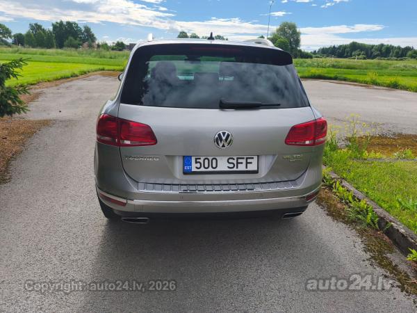 Pelēks Volkswagen Touareg 2015 Tallina, ar dzinēja tilpumu 3.00 L un nobraukumu 197 tūkst. km par 17800 €, foto 4 vietnē AUTOMOTO.COM.LV