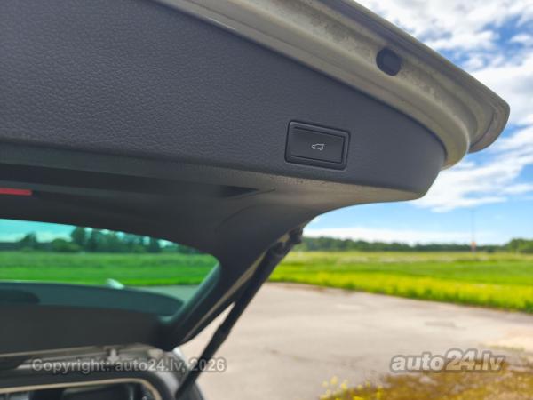 Pelēks Volkswagen Touareg 2015 Tallina, ar dzinēja tilpumu 3.00 L un nobraukumu 197 tūkst. km par 17800 €, foto 6 vietnē AUTOMOTO.COM.LV