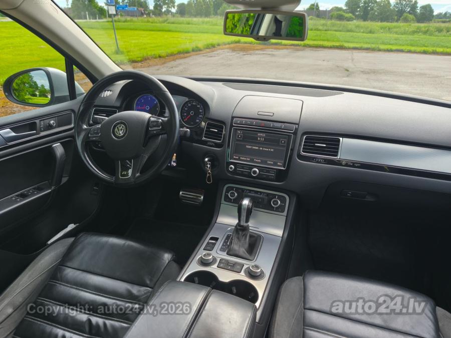 Grey Volkswagen Touareg 2015 in Tallinn, with an engine capacity of 3.00 L and mileage of 197 thousand km for 17800 €, photo 10 on AUTOMOTO.COM.LV