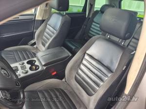 Grey Volkswagen Touareg 2015 in Tallinn, with an engine capacity of 3.00 L and mileage of 197 thousand km for 17800 €, photo 14 on AUTOMOTO.COM.LV