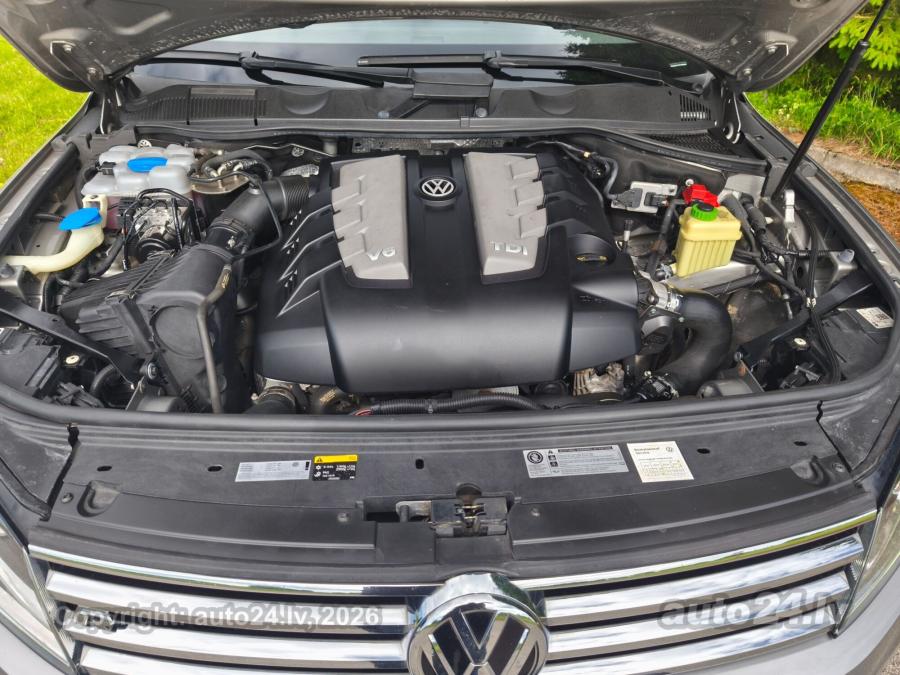 Grey Volkswagen Touareg 2015 in Tallinn, with an engine capacity of 3.00 L and mileage of 197 thousand km for 17800 €, photo 15 on AUTOMOTO.COM.LV
