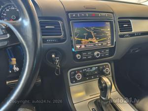 Grey Volkswagen Touareg 2015 in Tallinn, with an engine capacity of 3.00 L and mileage of 197 thousand km for 17800 €, photo 18 on AUTOMOTO.COM.LV