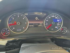 Grey Volkswagen Touareg 2015 in Tallinn, with an engine capacity of 3.00 L and mileage of 197 thousand km for 17800 €, photo 19 on AUTOMOTO.COM.LV