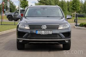 Pelēks Volkswagen Touareg 2015 Jelgava, ar dzinēja tilpumu 3.00 L un nobraukumu 0 tūkst. km par 12500 €, foto 3 vietnē AUTOMOTO.COM.LV