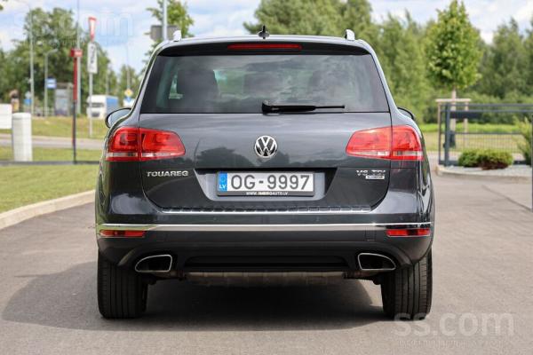 Grey Volkswagen Touareg 2015 in Jelgava, with an engine capacity of 3.00 L and mileage of 0 thousand km for 12500 €, photo 5 on AUTOMOTO.COM.LV