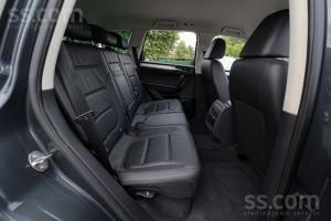 Pelēks Volkswagen Touareg 2015 Jelgava, ar dzinēja tilpumu 3.00 L un nobraukumu 0 tūkst. km par 12500 €, foto 11 vietnē AUTOMOTO.COM.LV