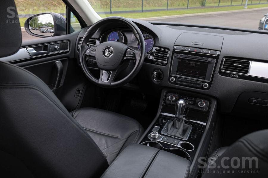 Pelēks Volkswagen Touareg 2015 Jelgava, ar dzinēja tilpumu 3.00 L un nobraukumu 0 tūkst. km par 12500 €, foto 13 vietnē AUTOMOTO.COM.LV