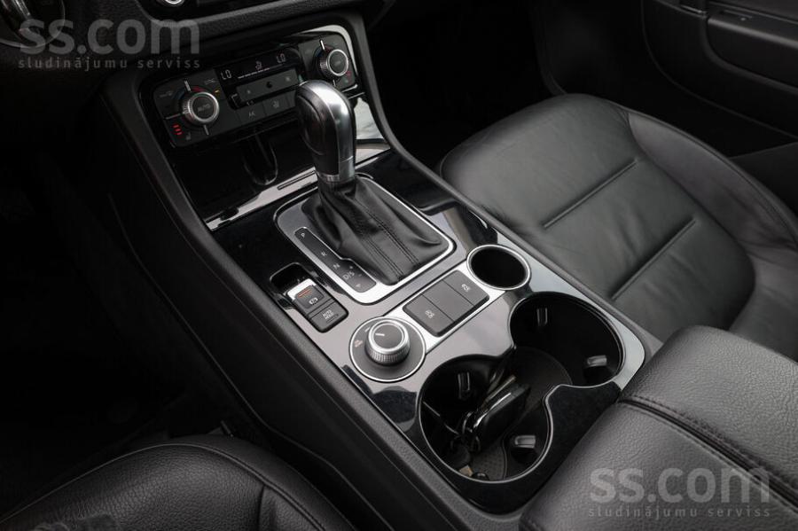 Pelēks Volkswagen Touareg 2015 Jelgava, ar dzinēja tilpumu 3.00 L un nobraukumu 0 tūkst. km par 12500 €, foto 19 vietnē AUTOMOTO.COM.LV
