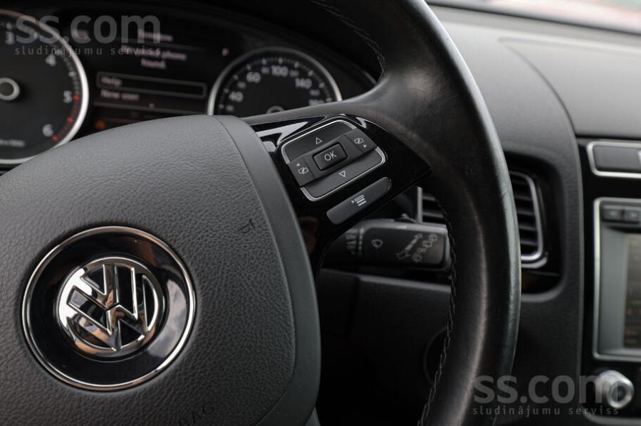 Pelēks Volkswagen Touareg 2015 Jelgava, ar dzinēja tilpumu 3.00 L un nobraukumu 0 tūkst. km par 12500 €, foto 22 vietnē AUTOMOTO.COM.LV