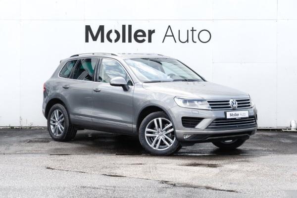 Grey Volkswagen Touareg 2015 in Riga, with an engine capacity of 3.00 L and mileage of 222 thousand km for 17950 €, photo 2 on AUTOMOTO.COM.LV