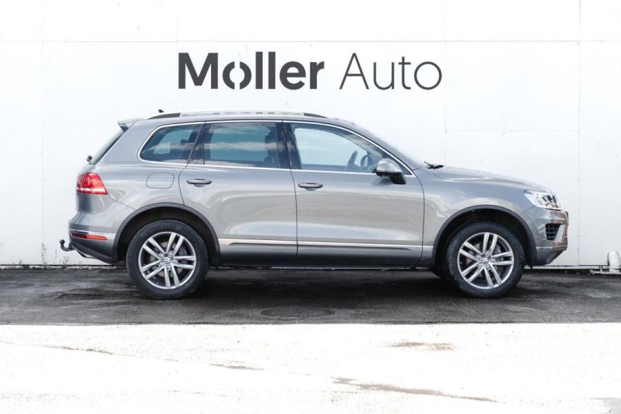 Pelēks Volkswagen Touareg 2015 Rīga, ar dzinēja tilpumu 3.00 L un nobraukumu 222 tūkst. km par 17950 €, foto 6 vietnē AUTOMOTO.COM.LV