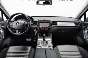 Pelēks Volkswagen Touareg 2015 Rīga, ar dzinēja tilpumu 3.00 L un nobraukumu 222 tūkst. km par 17950 €, foto 7 vietnē AUTOMOTO.COM.LV