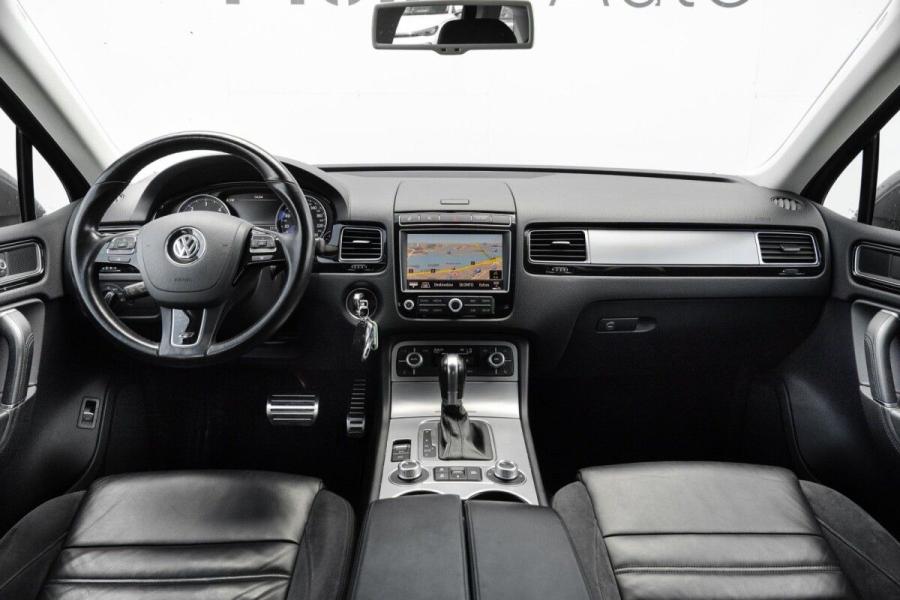 Pelēks Volkswagen Touareg 2015 Rīga, ar dzinēja tilpumu 3.00 L un nobraukumu 222 tūkst. km par 17950 €, foto 7 vietnē AUTOMOTO.COM.LV