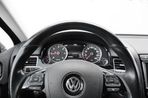Pelēks Volkswagen Touareg 2015 Rīga, ar dzinēja tilpumu 3.00 L un nobraukumu 222 tūkst. km par 17950 €, foto 10 vietnē AUTOMOTO.COM.LV