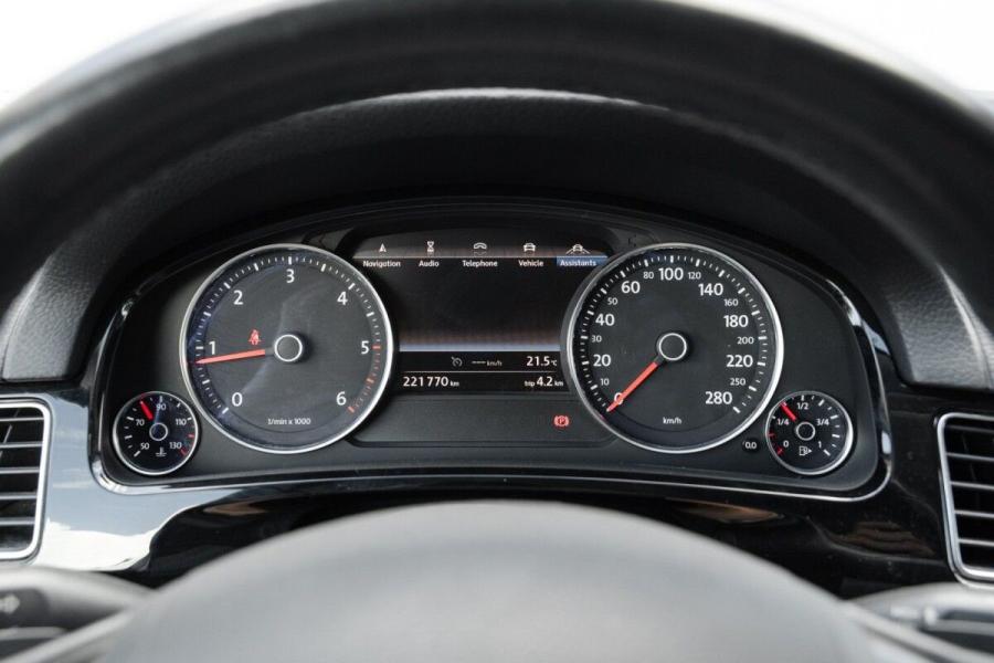 Pelēks Volkswagen Touareg 2015 Rīga, ar dzinēja tilpumu 3.00 L un nobraukumu 222 tūkst. km par 17950 €, foto 11 vietnē AUTOMOTO.COM.LV