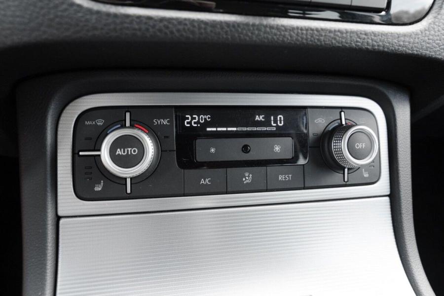 Pelēks Volkswagen Touareg 2015 Rīga, ar dzinēja tilpumu 3.00 L un nobraukumu 222 tūkst. km par 17950 €, foto 13 vietnē AUTOMOTO.COM.LV
