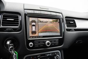 Pelēks Volkswagen Touareg 2015 Rīga, ar dzinēja tilpumu 3.00 L un nobraukumu 222 tūkst. km par 17950 €, foto 14 vietnē AUTOMOTO.COM.LV