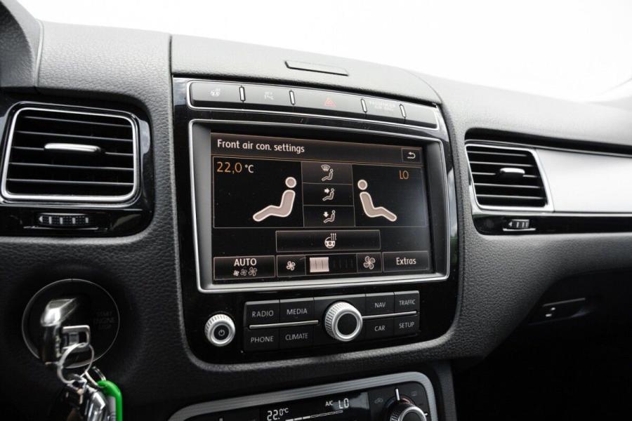 Pelēks Volkswagen Touareg 2015 Rīga, ar dzinēja tilpumu 3.00 L un nobraukumu 222 tūkst. km par 17950 €, foto 15 vietnē AUTOMOTO.COM.LV