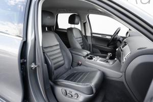 Pelēks Volkswagen Touareg 2015 Rīga, ar dzinēja tilpumu 3.00 L un nobraukumu 222 tūkst. km par 17950 €, foto 18 vietnē AUTOMOTO.COM.LV