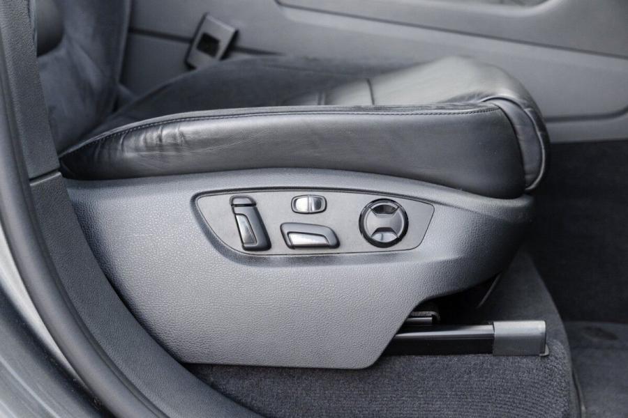 Pelēks Volkswagen Touareg 2015 Rīga, ar dzinēja tilpumu 3.00 L un nobraukumu 222 tūkst. km par 17950 €, foto 19 vietnē AUTOMOTO.COM.LV