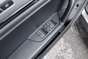 Pelēks Volkswagen Touareg 2015 Rīga, ar dzinēja tilpumu 3.00 L un nobraukumu 222 tūkst. km par 17950 €, foto 21 vietnē AUTOMOTO.COM.LV