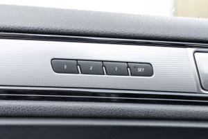 Pelēks Volkswagen Touareg 2015 Rīga, ar dzinēja tilpumu 3.00 L un nobraukumu 222 tūkst. km par 17950 €, foto 23 vietnē AUTOMOTO.COM.LV