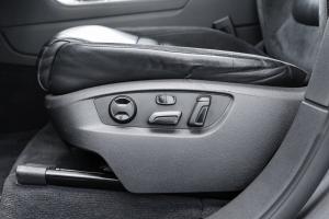 Pelēks Volkswagen Touareg 2015 Rīga, ar dzinēja tilpumu 3.00 L un nobraukumu 222 tūkst. km par 17950 €, foto 24 vietnē AUTOMOTO.COM.LV