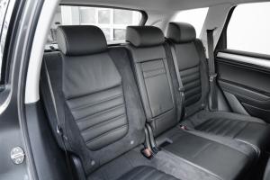 Pelēks Volkswagen Touareg 2015 Rīga, ar dzinēja tilpumu 3.00 L un nobraukumu 222 tūkst. km par 17950 €, foto 25 vietnē AUTOMOTO.COM.LV