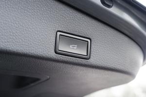 Pelēks Volkswagen Touareg 2015 Rīga, ar dzinēja tilpumu 3.00 L un nobraukumu 222 tūkst. km par 17950 €, foto 27 vietnē AUTOMOTO.COM.LV