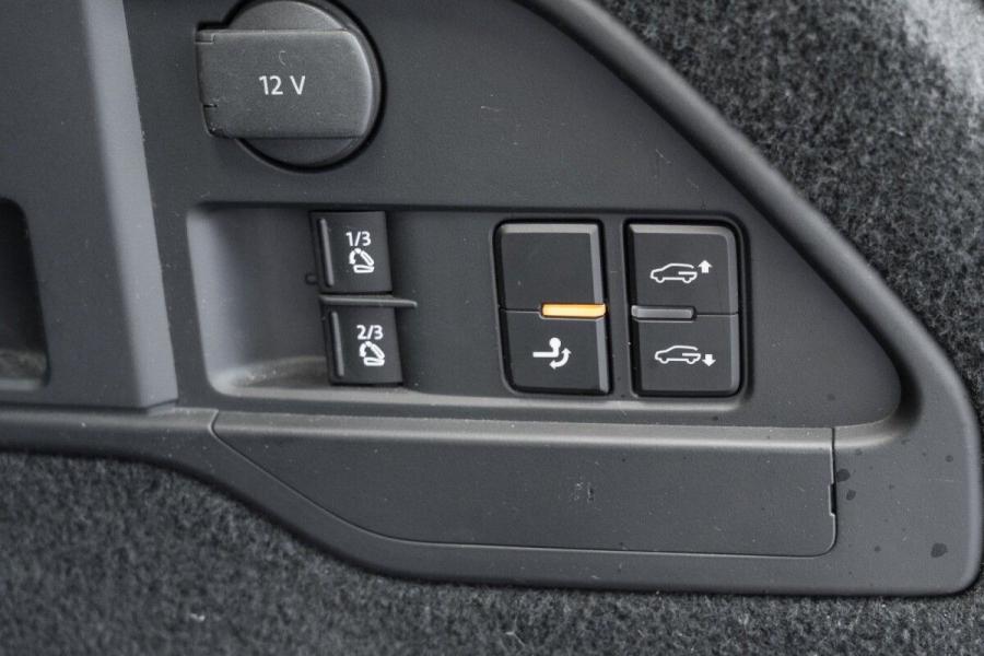 Pelēks Volkswagen Touareg 2015 Rīga, ar dzinēja tilpumu 3.00 L un nobraukumu 222 tūkst. km par 17950 €, foto 28 vietnē AUTOMOTO.COM.LV