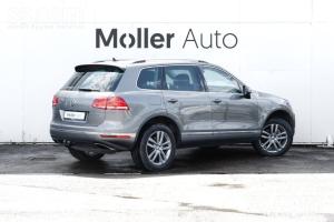 Grey Volkswagen Touareg 2015 in Riga, with an engine capacity of 3.00 L and mileage of 222 thousand km for 17950 €, photo 5 on AUTOMOTO.COM.LV