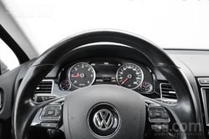 Grey Volkswagen Touareg 2015 in Riga, with an engine capacity of 3.00 L and mileage of 222 thousand km for 17950 €, photo 10 on AUTOMOTO.COM.LV