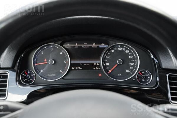 Pelēks Volkswagen Touareg 2015 Rīga, ar dzinēja tilpumu 3.00 L un nobraukumu 222 tūkst. km par 17950 €, foto 10 vietnē AUTOMOTO.COM.LV