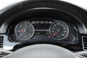 Grey Volkswagen Touareg 2015 in Riga, with an engine capacity of 3.00 L and mileage of 222 thousand km for 17950 €, photo 11 on AUTOMOTO.COM.LV