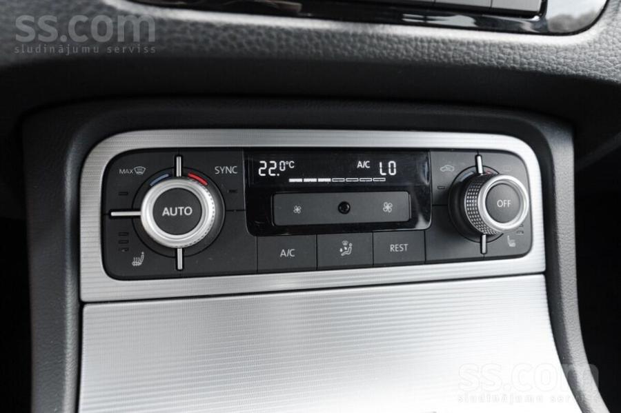 Grey Volkswagen Touareg 2015 in Riga, with an engine capacity of 3.00 L and mileage of 222 thousand km for 17950 €, photo 13 on AUTOMOTO.COM.LV