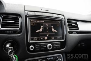 Grey Volkswagen Touareg 2015 in Riga, with an engine capacity of 3.00 L and mileage of 222 thousand km for 17950 €, photo 15 on AUTOMOTO.COM.LV